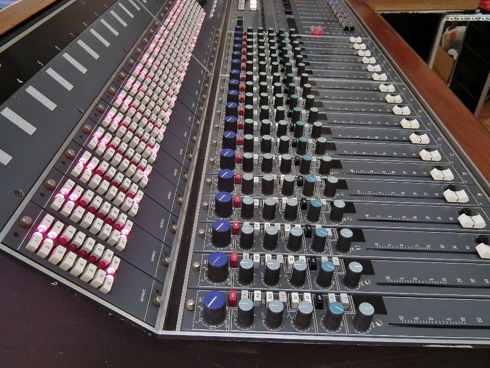 Extraordinary Portable Neve Recording Console – Dan Alexander Audio